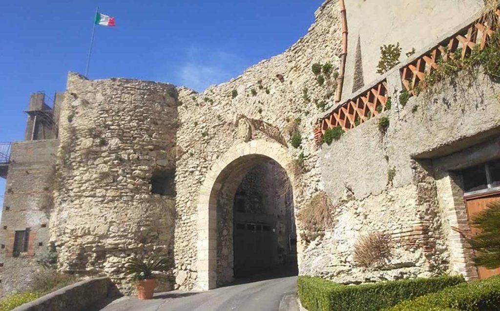 Rometta il borgo siciliano dalle antiche grotte saracene - YOU LOVE SICILIA