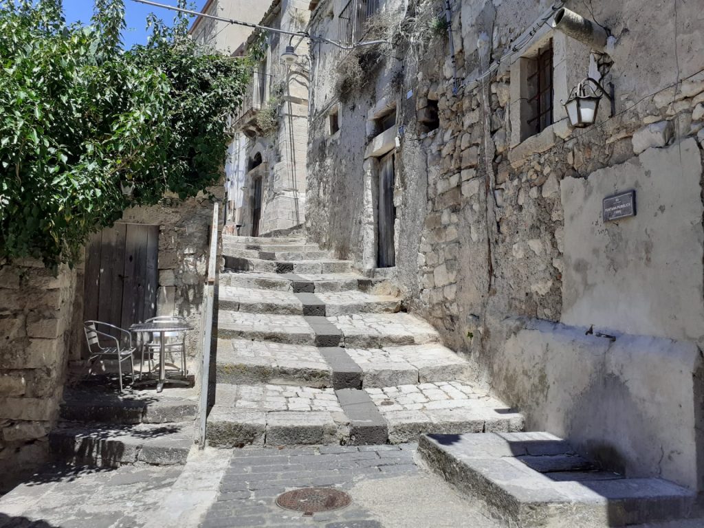Monterosso Almo: Un Incantevole Borgo tra Cultura, Storia Siciliana ...