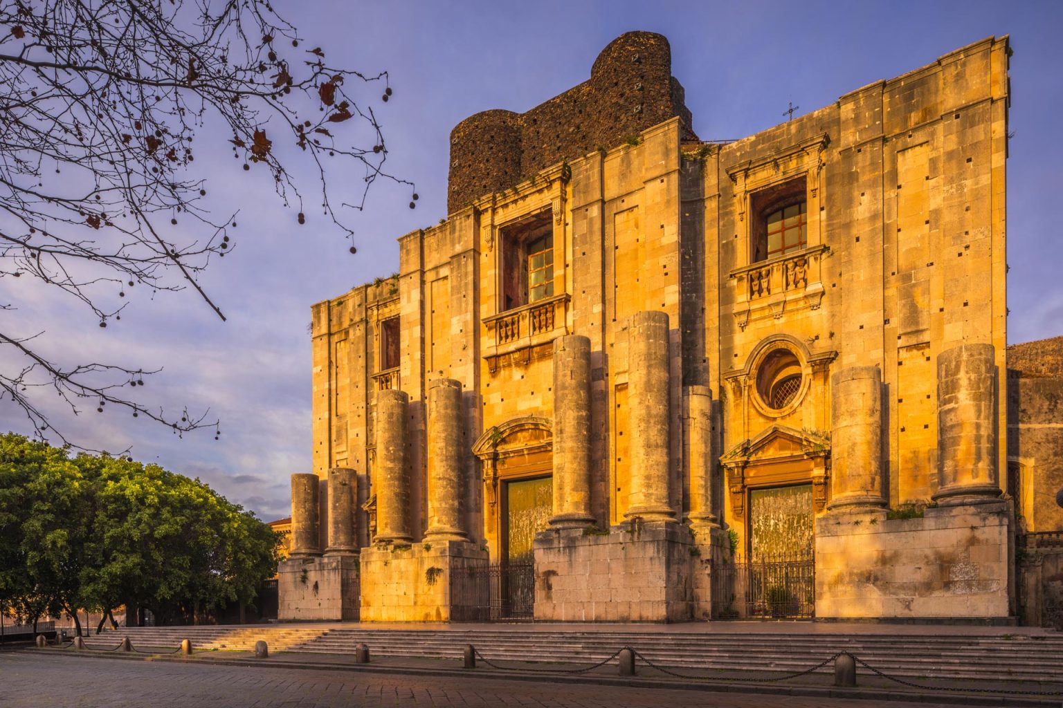 San Nicolò l’Arena Catania: la chiesa più grande della Sicilia - YOU ...