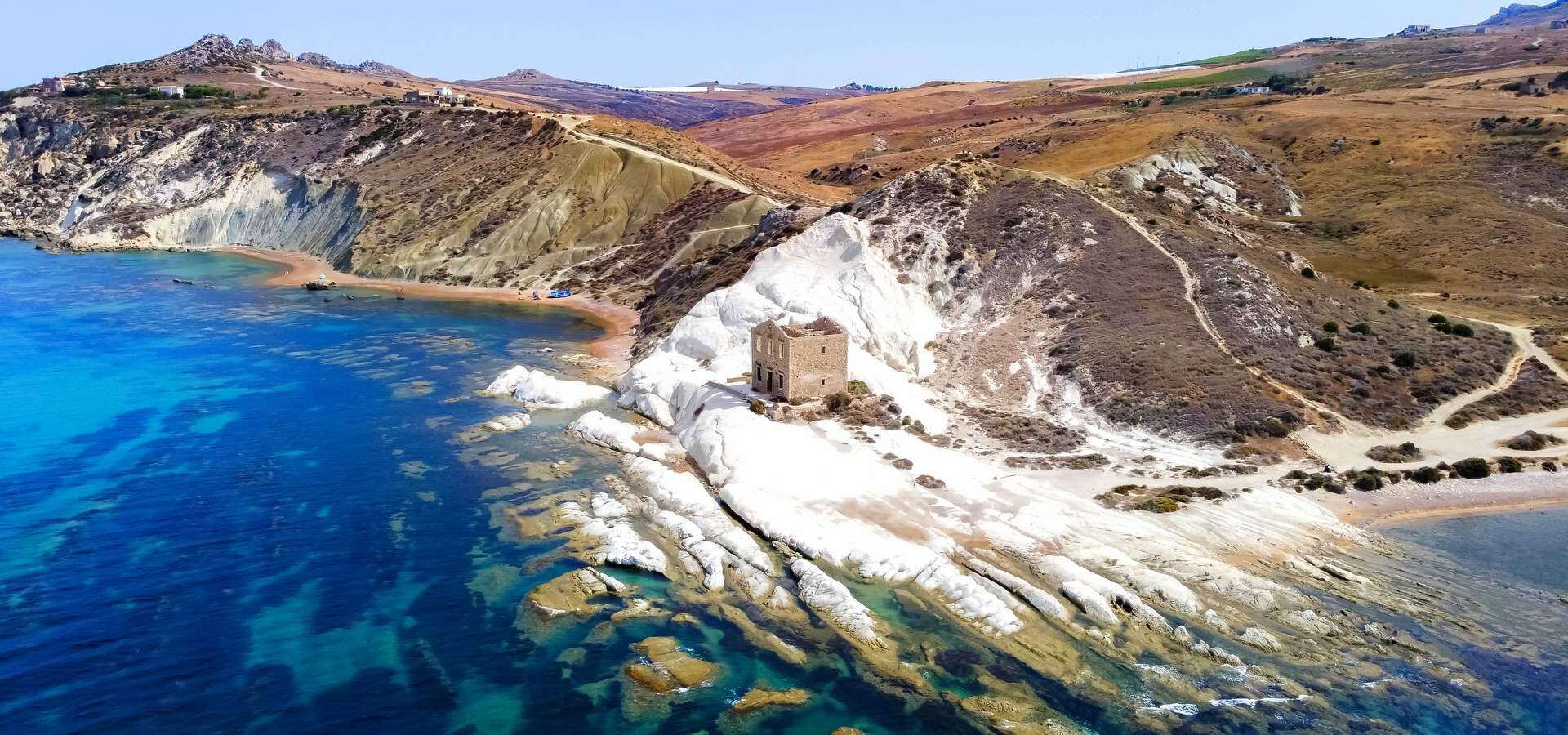 Riserva Naturale di Punta Bianca, dove la roccia si fonde col mare ...